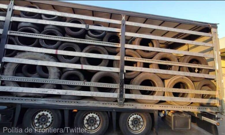 Sub Ioannis am ajuns groapa de gunoi a Europei. Un tir cu anvelope ...